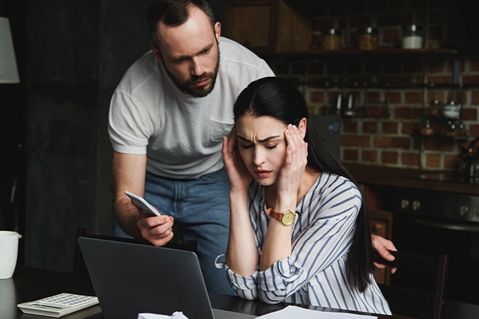 10 Signs That You’re Married to a Controlling Husband - Texas Divorce Laws